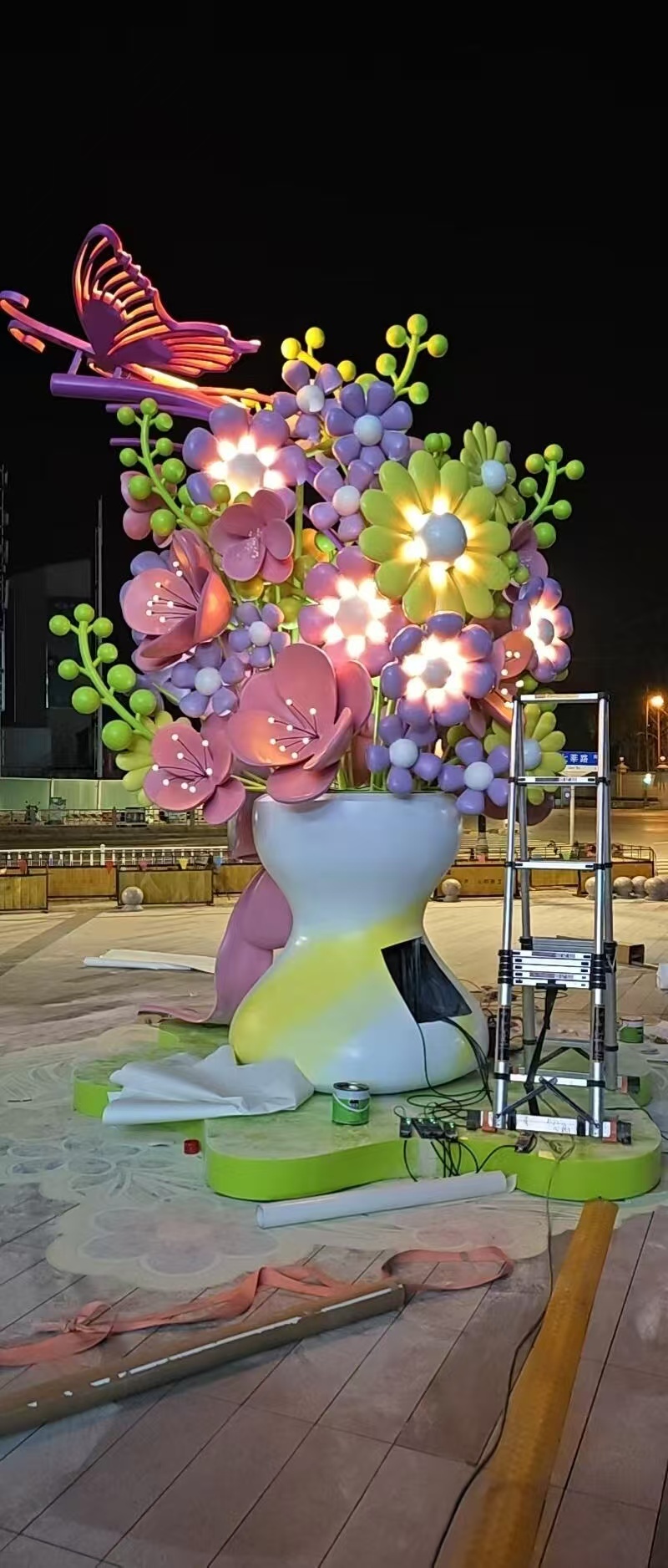 Customizable Glowing Flower Sculptures for Public SpacesArtistic ...